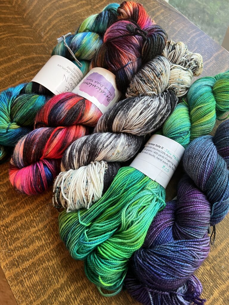 10 Beautiful Yet Simple Beginner Knitting Projects - JennyKnits.com